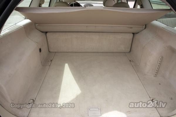 Zaļš Mercedes-Benz E-Class 2004 Tallina, ar dzinēja tilpumu 3.20 L un nobraukumu 268 tūkst. km par 7000 €, foto 8 vietnē AUTOMOTO.COM.LV