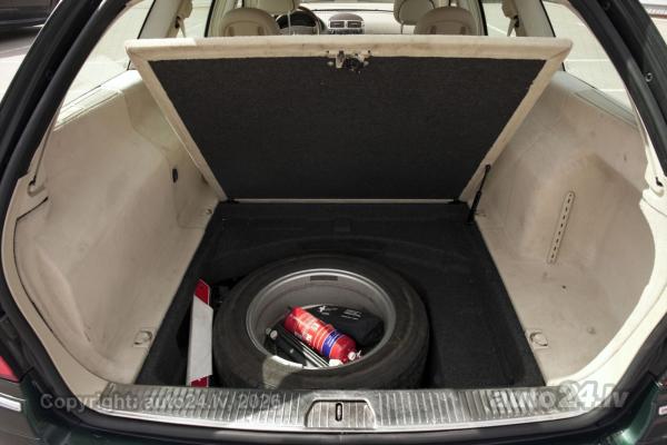 Zaļš Mercedes-Benz E-Class 2004 Tallina, ar dzinēja tilpumu 3.20 L un nobraukumu 268 tūkst. km par 7000 €, foto 9 vietnē AUTOMOTO.COM.LV