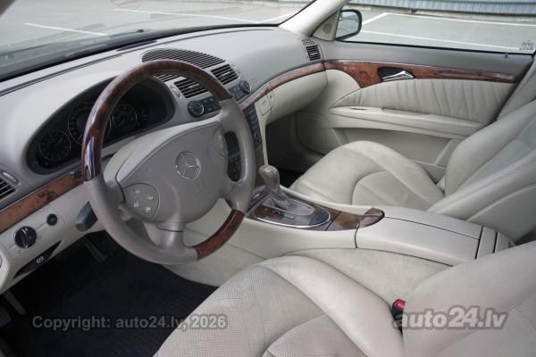 Zaļš Mercedes-Benz E-Class 2004 Tallina, ar dzinēja tilpumu 3.20 L un nobraukumu 268 tūkst. km par 7000 €, foto 10 vietnē AUTOMOTO.COM.LV