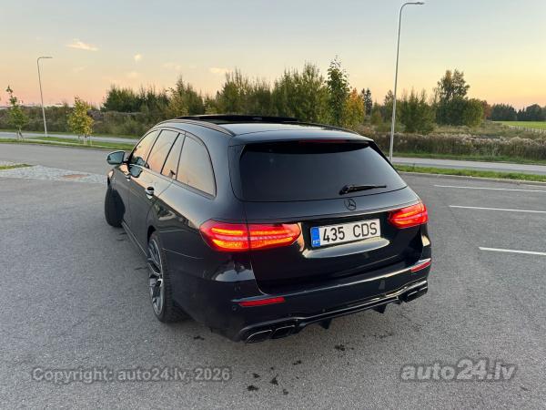 Green Mercedes-Benz E-Class 2017 in Tartu, with an engine capacity of 3.00 L and mileage of 149 thousand km for 33400 €, photo 3 on AUTOMOTO.COM.LV