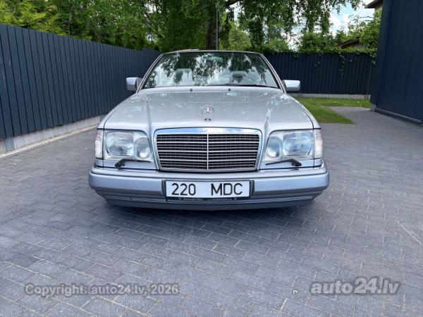 Grey Mercedes-Benz E-Class 1995 in Tallinn, with an engine capacity of 2.20 L and mileage of 381 thousand km for 15900 €, photo 3 on AUTOMOTO.COM.LV