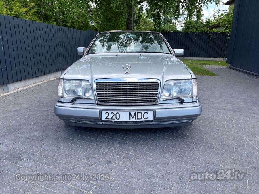Grey Mercedes-Benz E-Class 1995 in Tallinn, with an engine capacity of 2.20 L and mileage of 381 thousand km for 15900 €, photo 4 on AUTOMOTO.COM.LV