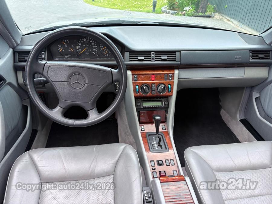 Grey Mercedes-Benz E-Class 1995 in Tallinn, with an engine capacity of 2.20 L and mileage of 381 thousand km for 15900 €, photo 9 on AUTOMOTO.COM.LV