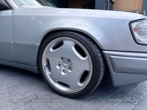 Grey Mercedes-Benz E-Class 1995 in Tallinn, with an engine capacity of 2.20 L and mileage of 381 thousand km for 15900 €, photo 15 on AUTOMOTO.COM.LV