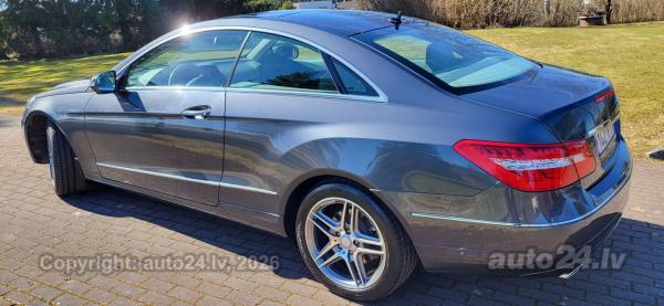 Pelēks Mercedes-Benz E-Class 2009 Saku, ar dzinēja tilpumu 3.00 L un nobraukumu 168 tūkst. km par 11500 €, foto 3 vietnē AUTOMOTO.COM.LV