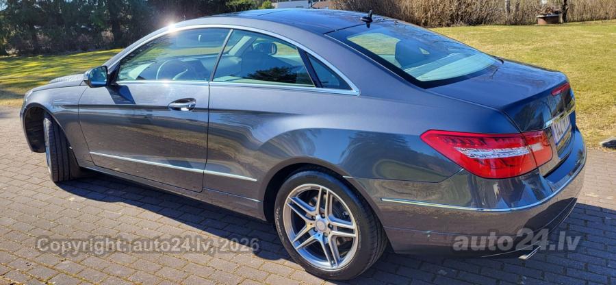 Pelēks Mercedes-Benz E-Class 2009 Saku, ar dzinēja tilpumu 3.00 L un nobraukumu 168 tūkst. km par 11500 €, foto 4 vietnē AUTOMOTO.COM.LV