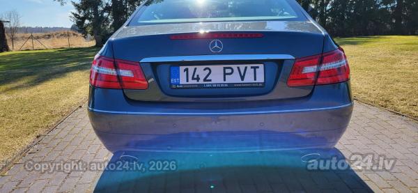 Pelēks Mercedes-Benz E-Class 2009 Saku, ar dzinēja tilpumu 3.00 L un nobraukumu 168 tūkst. km par 11500 €, foto 4 vietnē AUTOMOTO.COM.LV