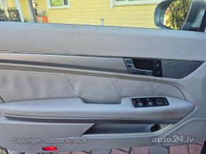 Pelēks Mercedes-Benz E-Class 2009 Tartu, ar dzinēja tilpumu 3.50 L un nobraukumu 303 tūkst. km par 8800 €, foto 17 vietnē AUTOMOTO.COM.LV