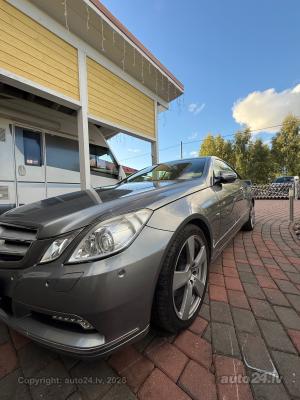 Pelēks Mercedes-Benz E-Class 2009 Tartu, ar dzinēja tilpumu 3.50 L un nobraukumu 303 tūkst. km par 8800 €, foto 22 vietnē AUTOMOTO.COM.LV