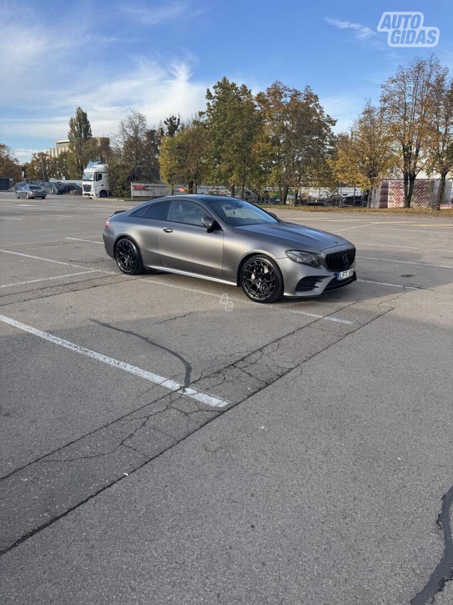 Grey Mercedes-Benz E-Class 2017 in Kaunas, with an engine capacity of 2.20 L and mileage of 320 thousand km for 25000 €, photo 1 on AUTOMOTO.COM.LV