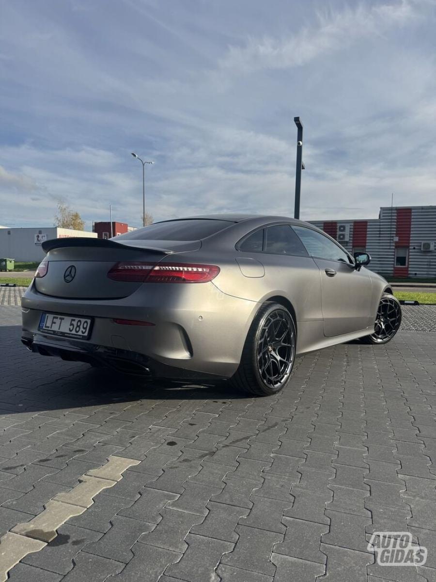 Grey Mercedes-Benz E-Class 2017 in Kaunas, with an engine capacity of 2.20 L and mileage of 320 thousand km for 25000 €, photo 5 on AUTOMOTO.COM.LV