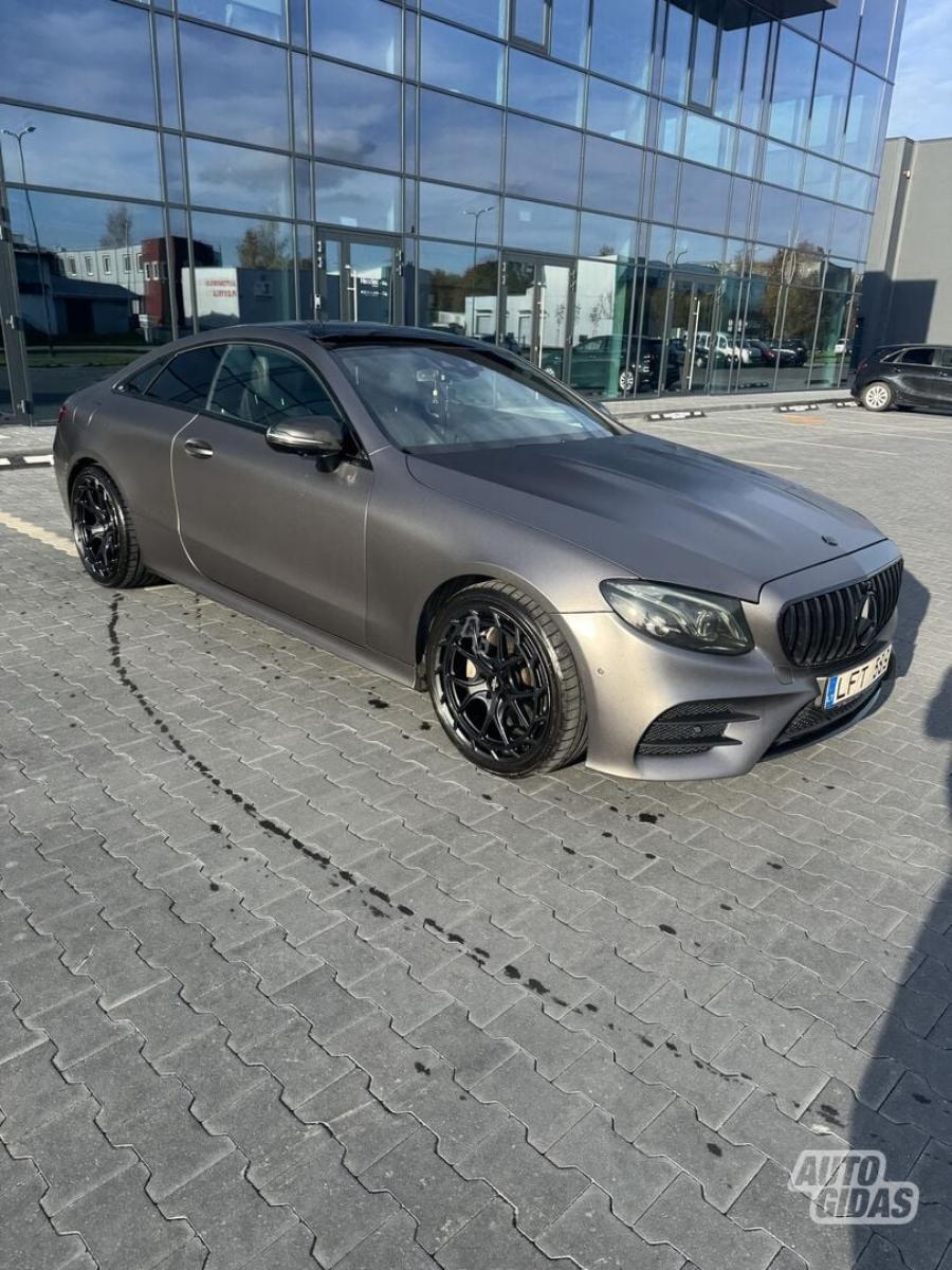 Grey Mercedes-Benz E-Class 2017 in Kaunas, with an engine capacity of 2.20 L and mileage of 320 thousand km for 25000 €, photo 9 on AUTOMOTO.COM.LV