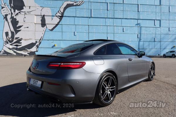 Grey Mercedes-Benz E-Class 2018 in Tallinn, with an engine capacity of 2.00 L and mileage of 148 thousand km for 33000 €, photo 3 on AUTOMOTO.COM.LV