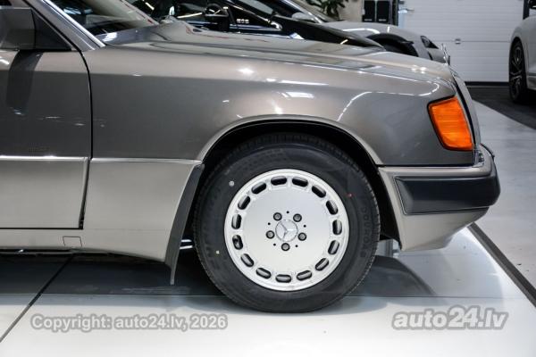 Мерседес Е-Класс 1990 в Таллин на AUTOMOTO.COM.LV Серый Мерседес Е-Класс 1990 в Таллин, объемом двигателя 2.30 л и пробегом 144 тыс. км за 15500 €, фото 5 на AUTOMOTO.COM.LV