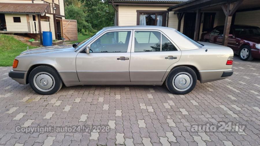 Grey Mercedes-Benz E-Class 1992 in Voru, with an engine capacity of 3.00 L and mileage of 440 thousand km for 12900 €, photo 6 on AUTOMOTO.COM.LV