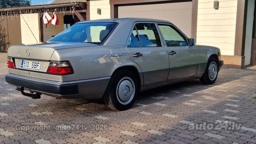 Grey Mercedes-Benz E-Class 1992 in Voru, with an engine capacity of 3.00 L and mileage of 440 thousand km for 12900 €, photo 17 on AUTOMOTO.COM.LV