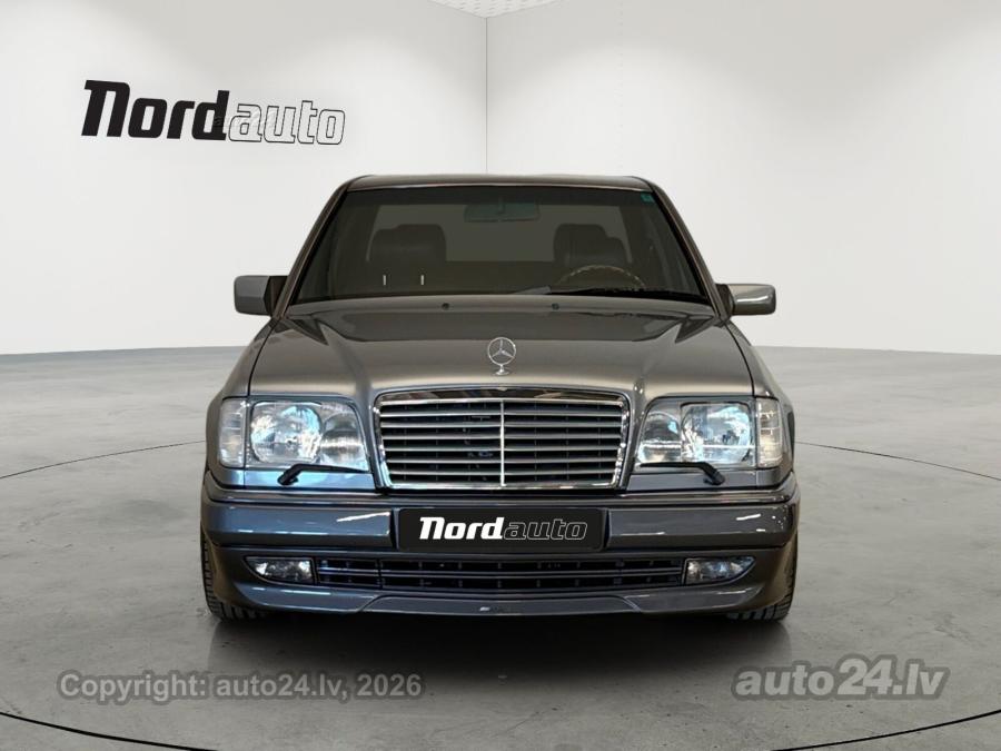 Pelēks Mercedes-Benz E-Class 1993 Tallina, ar dzinēja tilpumu 4.20 L un nobraukumu 124 tūkst. km par 48900 €, foto 4 vietnē AUTOMOTO.COM.LV
