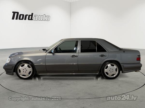 Pelēks Mercedes-Benz E-Class 1993 Tallina, ar dzinēja tilpumu 4.20 L un nobraukumu 124 tūkst. km par 48900 €, foto 5 vietnē AUTOMOTO.COM.LV