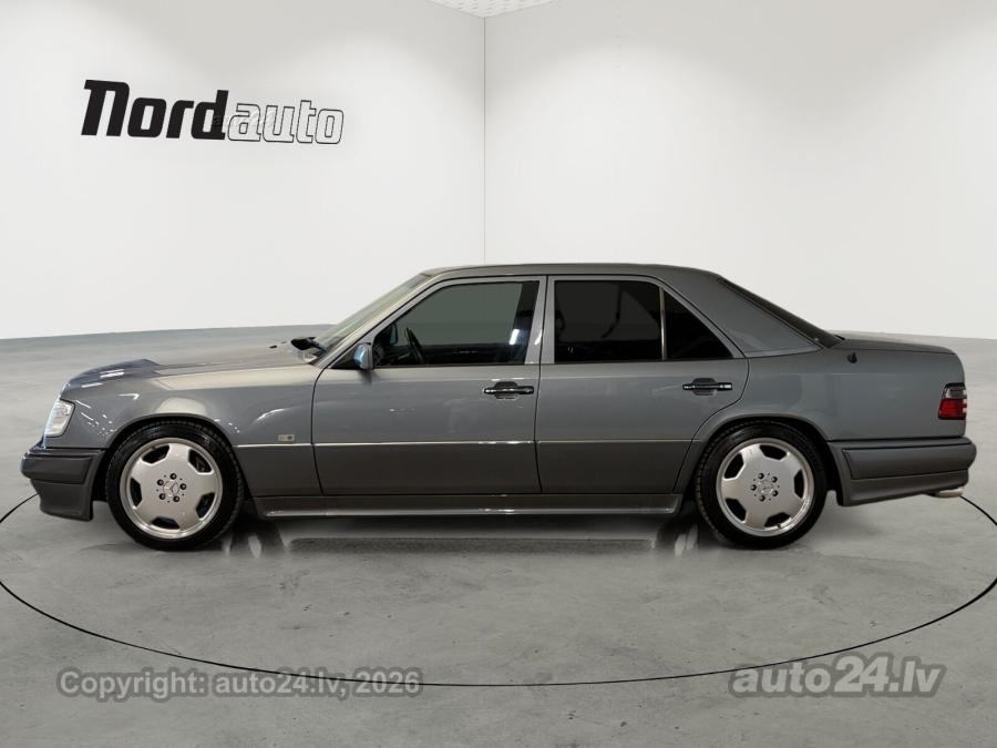 Pelēks Mercedes-Benz E-Class 1993 Tallina, ar dzinēja tilpumu 4.20 L un nobraukumu 124 tūkst. km par 48900 €, foto 6 vietnē AUTOMOTO.COM.LV