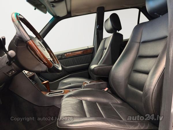 Pelēks Mercedes-Benz E-Class 1993 Tallina, ar dzinēja tilpumu 4.20 L un nobraukumu 124 tūkst. km par 48900 €, foto 7 vietnē AUTOMOTO.COM.LV