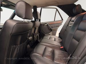 Pelēks Mercedes-Benz E-Class 1993 Tallina, ar dzinēja tilpumu 4.20 L un nobraukumu 124 tūkst. km par 48900 €, foto 9 vietnē AUTOMOTO.COM.LV