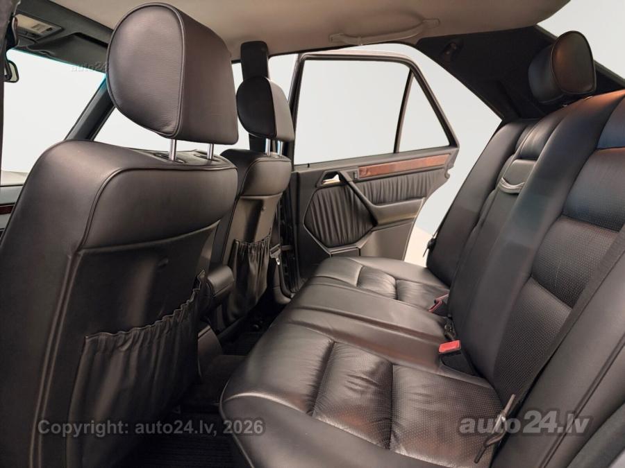 Pelēks Mercedes-Benz E-Class 1993 Tallina, ar dzinēja tilpumu 4.20 L un nobraukumu 124 tūkst. km par 48900 €, foto 9 vietnē AUTOMOTO.COM.LV