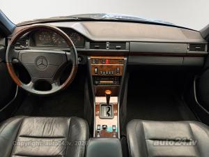 Pelēks Mercedes-Benz E-Class 1993 Tallina, ar dzinēja tilpumu 4.20 L un nobraukumu 124 tūkst. km par 48900 €, foto 10 vietnē AUTOMOTO.COM.LV