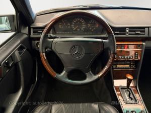 Pelēks Mercedes-Benz E-Class 1993 Tallina, ar dzinēja tilpumu 4.20 L un nobraukumu 124 tūkst. km par 48900 €, foto 11 vietnē AUTOMOTO.COM.LV