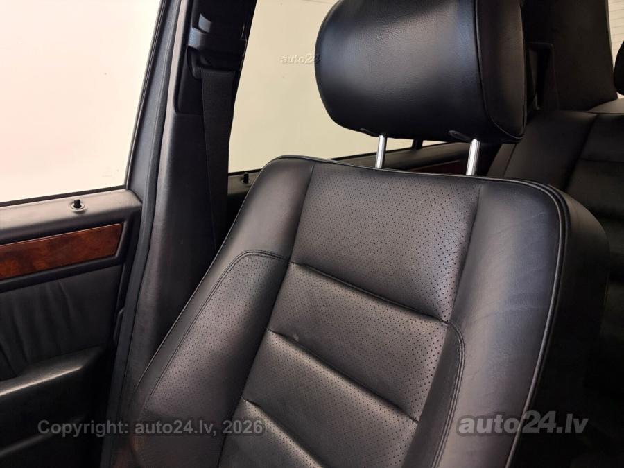 Pelēks Mercedes-Benz E-Class 1993 Tallina, ar dzinēja tilpumu 4.20 L un nobraukumu 124 tūkst. km par 48900 €, foto 14 vietnē AUTOMOTO.COM.LV