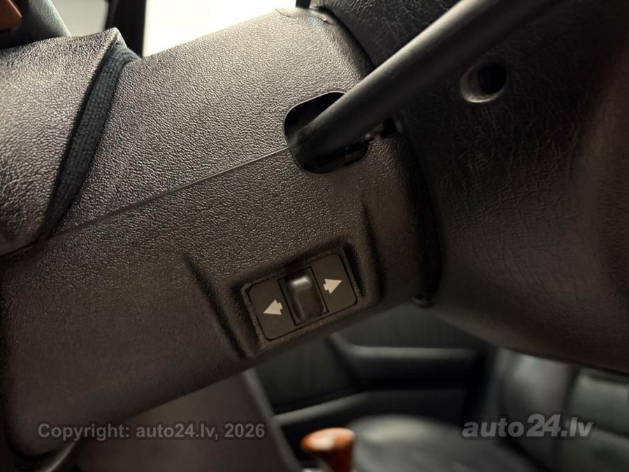 Pelēks Mercedes-Benz E-Class 1993 Tallina, ar dzinēja tilpumu 4.20 L un nobraukumu 124 tūkst. km par 48900 €, foto 16 vietnē AUTOMOTO.COM.LV