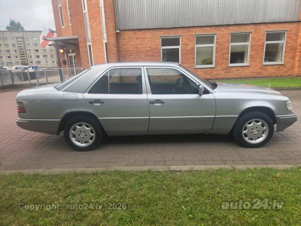 Pelēks Mercedes-Benz E-Class 1994 Tartu, ar dzinēja tilpumu 2.00 L un nobraukumu 196 tūkst. km par 7490 €, foto 4 vietnē AUTOMOTO.COM.LV