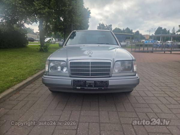 Pelēks Mercedes-Benz E-Class 1994 Tartu, ar dzinēja tilpumu 2.00 L un nobraukumu 196 tūkst. km par 7490 €, foto 9 vietnē AUTOMOTO.COM.LV