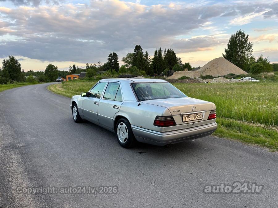 Pelēks Mercedes-Benz E-Class 1995 Tallina, ar dzinēja tilpumu 2.00 L un nobraukumu 230 tūkst. km par 1500 €, foto 5 vietnē AUTOMOTO.COM.LV