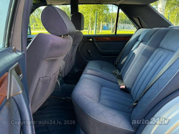 Grey Mercedes-Benz E-Class 1995 in Tallinn, with an engine capacity of 2.00 L and mileage of 230 thousand km for 1500 €, photo 8 on AUTOMOTO.COM.LV