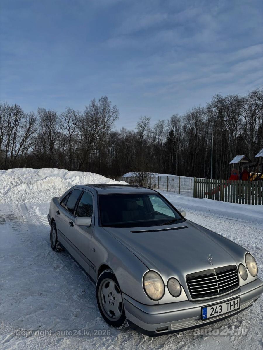 Pelēks Mercedes-Benz E-Class 1996 Pelva, ar dzinēja tilpumu 2.30 L un nobraukumu 160 tūkst. km par 2795 €, foto 1 vietnē AUTOMOTO.COM.LV