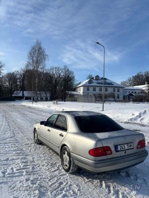 Pelēks Mercedes-Benz E-Class 1996 Pelva, ar dzinēja tilpumu 2.30 L un nobraukumu 160 tūkst. km par 2795 €, foto 5 vietnē AUTOMOTO.COM.LV