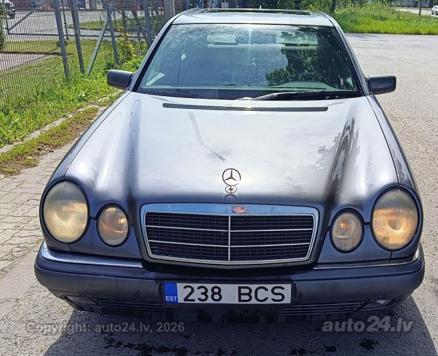 Pelēks Mercedes-Benz E-Class 1997 Tallina, ar dzinēja tilpumu 2.90 L un nobraukumu 270 tūkst. km par 1700 €, foto 4 vietnē AUTOMOTO.COM.LV
