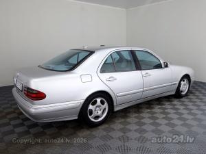 Pelēks Mercedes-Benz E-Class 2000 Tallina, ar dzinēja tilpumu 3.20 L un nobraukumu 408 tūkst. km par 1299 €, foto 3 vietnē AUTOMOTO.COM.LV
