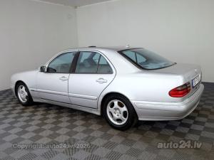 Pelēks Mercedes-Benz E-Class 2000 Tallina, ar dzinēja tilpumu 3.20 L un nobraukumu 408 tūkst. km par 1299 €, foto 4 vietnē AUTOMOTO.COM.LV