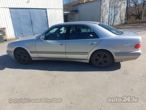 Pelēks Mercedes-Benz E-Class 2000 Tallina, ar dzinēja tilpumu 2.60 L un nobraukumu 0 tūkst. km par 1500 €, foto 6 vietnē AUTOMOTO.COM.LV