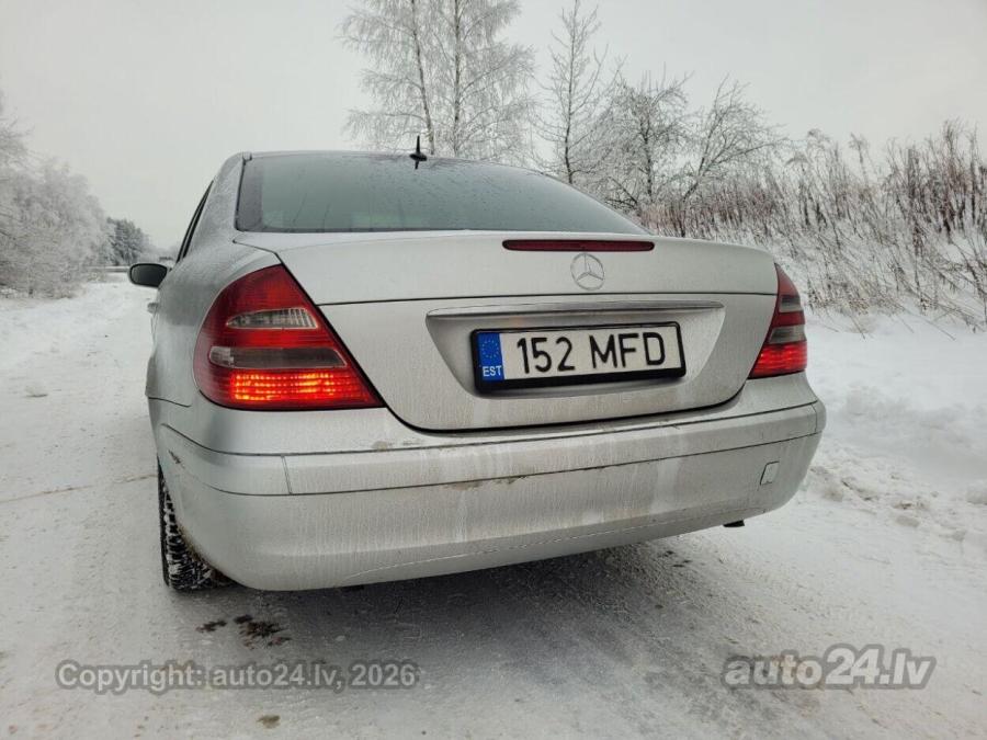 Pelēks Mercedes-Benz E-Class 2002 Tallina, ar dzinēja tilpumu 2.70 L un nobraukumu 480 tūkst. km par 1399 €, foto 5 vietnē AUTOMOTO.COM.LV