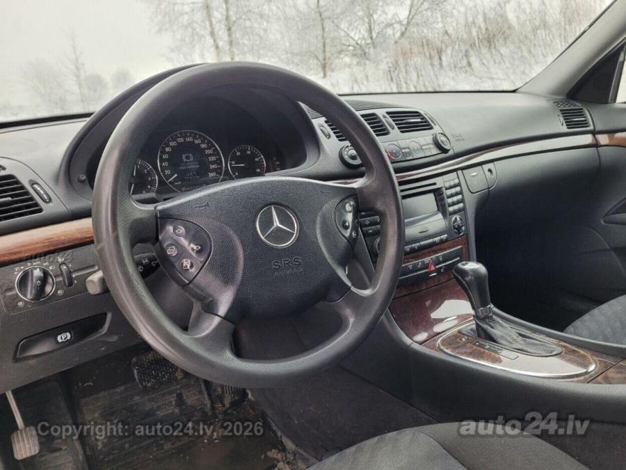 Pelēks Mercedes-Benz E-Class 2002 Tallina, ar dzinēja tilpumu 2.70 L un nobraukumu 480 tūkst. km par 1399 €, foto 9 vietnē AUTOMOTO.COM.LV