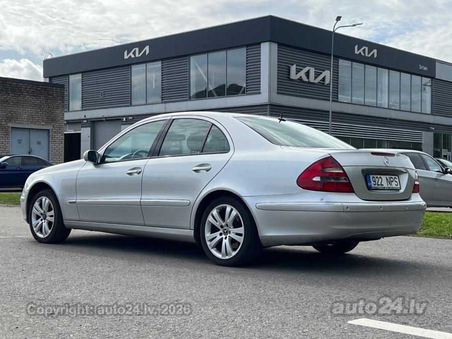 Pelēks Mercedes-Benz E-Class 2002 Narva, ar dzinēja tilpumu 2.10 L un nobraukumu 429 tūkst. km par 2499 €, foto 5 vietnē AUTOMOTO.COM.LV