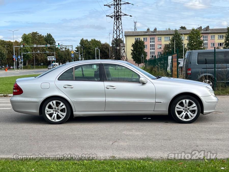 Pelēks Mercedes-Benz E-Class 2002 Narva, ar dzinēja tilpumu 2.10 L un nobraukumu 429 tūkst. km par 2499 €, foto 6 vietnē AUTOMOTO.COM.LV