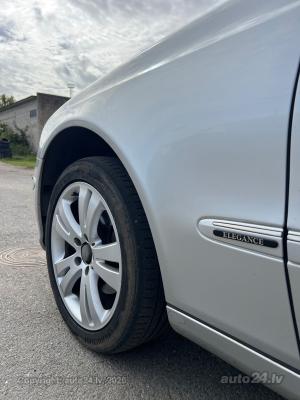 Pelēks Mercedes-Benz E-Class 2002 Narva, ar dzinēja tilpumu 2.10 L un nobraukumu 429 tūkst. km par 2499 €, foto 10 vietnē AUTOMOTO.COM.LV