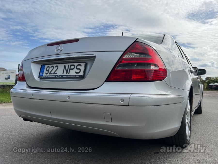 Pelēks Mercedes-Benz E-Class 2002 Narva, ar dzinēja tilpumu 2.10 L un nobraukumu 429 tūkst. km par 2499 €, foto 11 vietnē AUTOMOTO.COM.LV