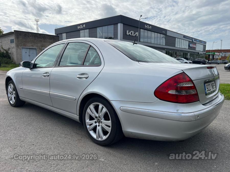 Pelēks Mercedes-Benz E-Class 2002 Narva, ar dzinēja tilpumu 2.10 L un nobraukumu 429 tūkst. km par 2499 €, foto 12 vietnē AUTOMOTO.COM.LV