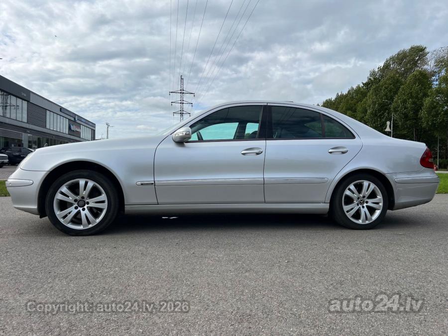 Pelēks Mercedes-Benz E-Class 2002 Narva, ar dzinēja tilpumu 2.10 L un nobraukumu 429 tūkst. km par 2499 €, foto 13 vietnē AUTOMOTO.COM.LV