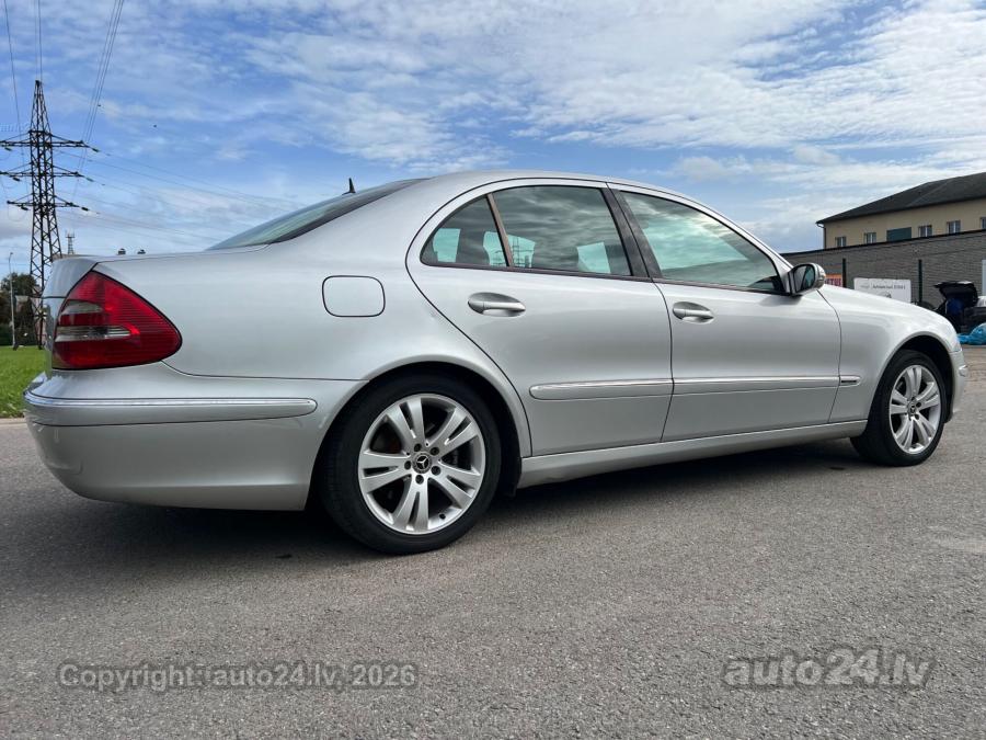 Pelēks Mercedes-Benz E-Class 2002 Narva, ar dzinēja tilpumu 2.10 L un nobraukumu 429 tūkst. km par 2499 €, foto 14 vietnē AUTOMOTO.COM.LV