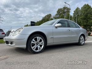 Pelēks Mercedes-Benz E-Class 2002 Narva, ar dzinēja tilpumu 2.10 L un nobraukumu 429 tūkst. km par 2499 €, foto 19 vietnē AUTOMOTO.COM.LV